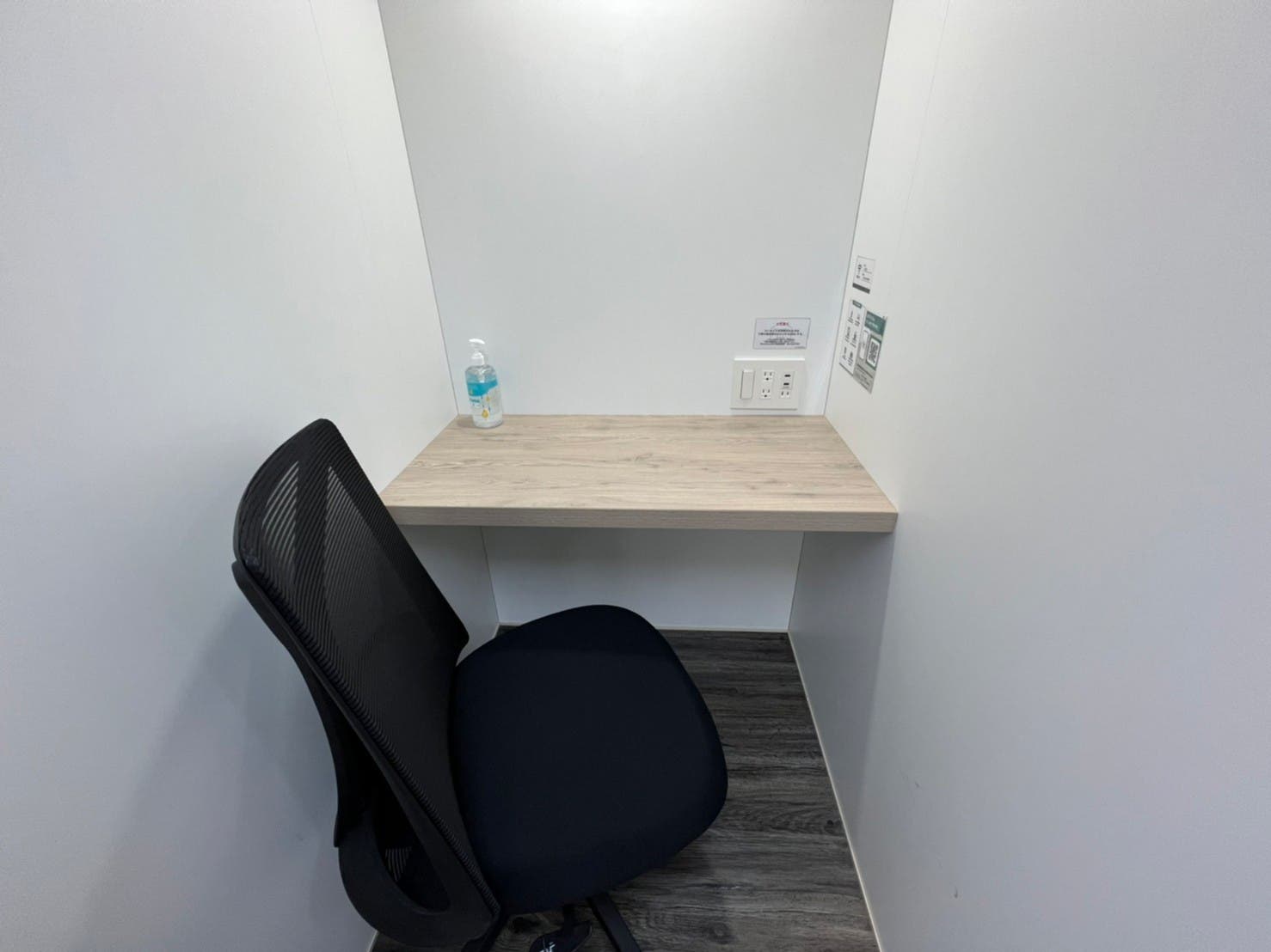 ＜RemoteworkBOX 河西ビル店【No.4】＞完全個室⭐️Wi-Fi無料！/ 2時間以上の利用でお得！の写真3