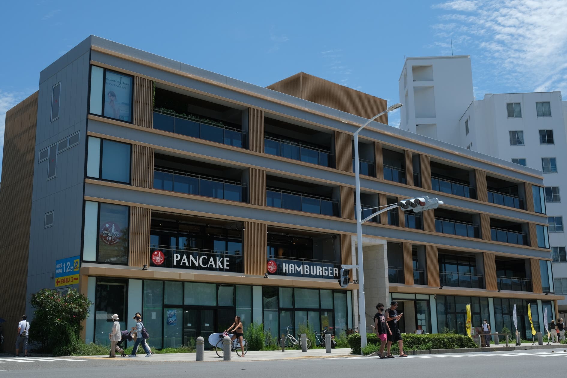 海まで徒歩2分。片瀬江ノ島駅から徒歩５分。衣装撮影やテレビ番組・ウエディング等様々な撮影に使用できます。の写真6