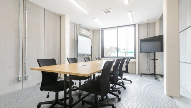 【8名様ミーティングルーム】フロア面積350坪の広々とした空間・リモート会議やテレワークにの写真1