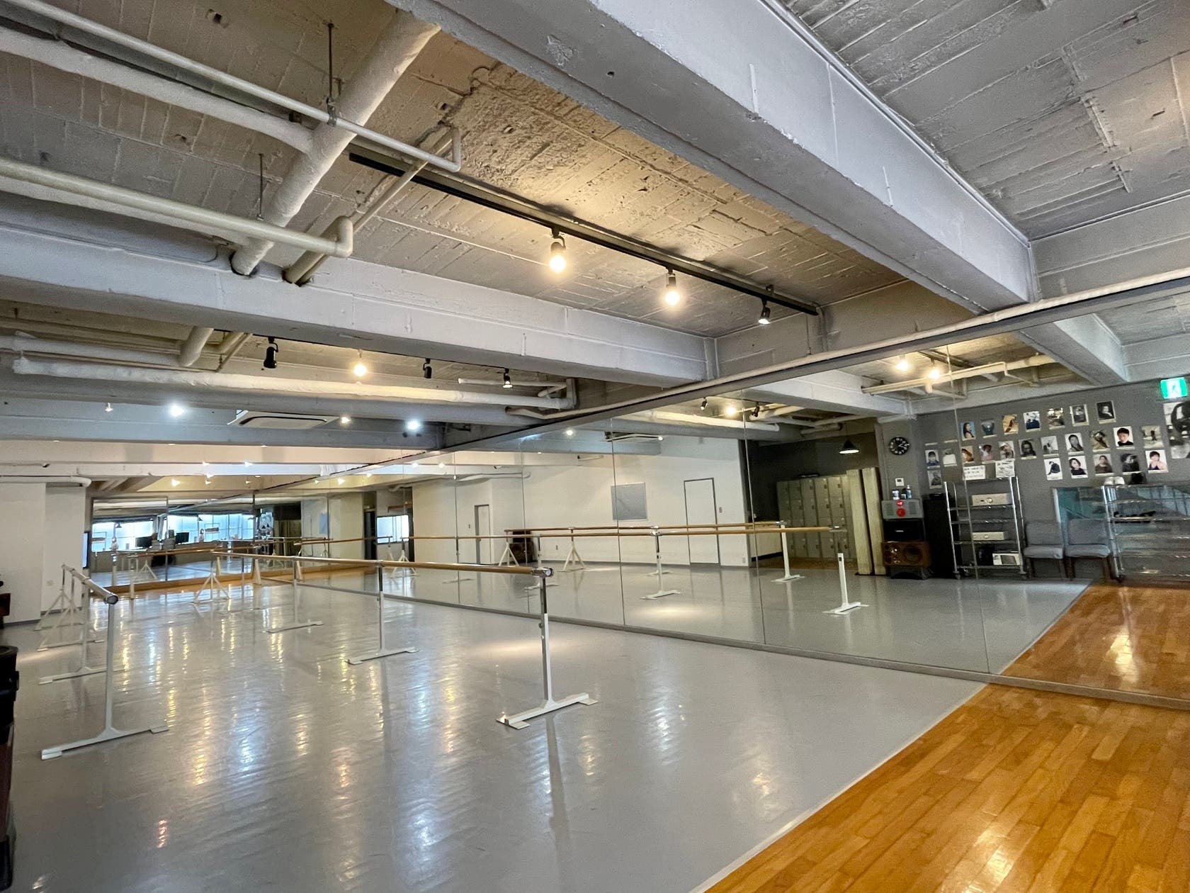 横須中央駅徒歩3分！！広いレンタルダンススタジオです！全面鏡張り23m舞台リハーサルにも最適です。の写真15