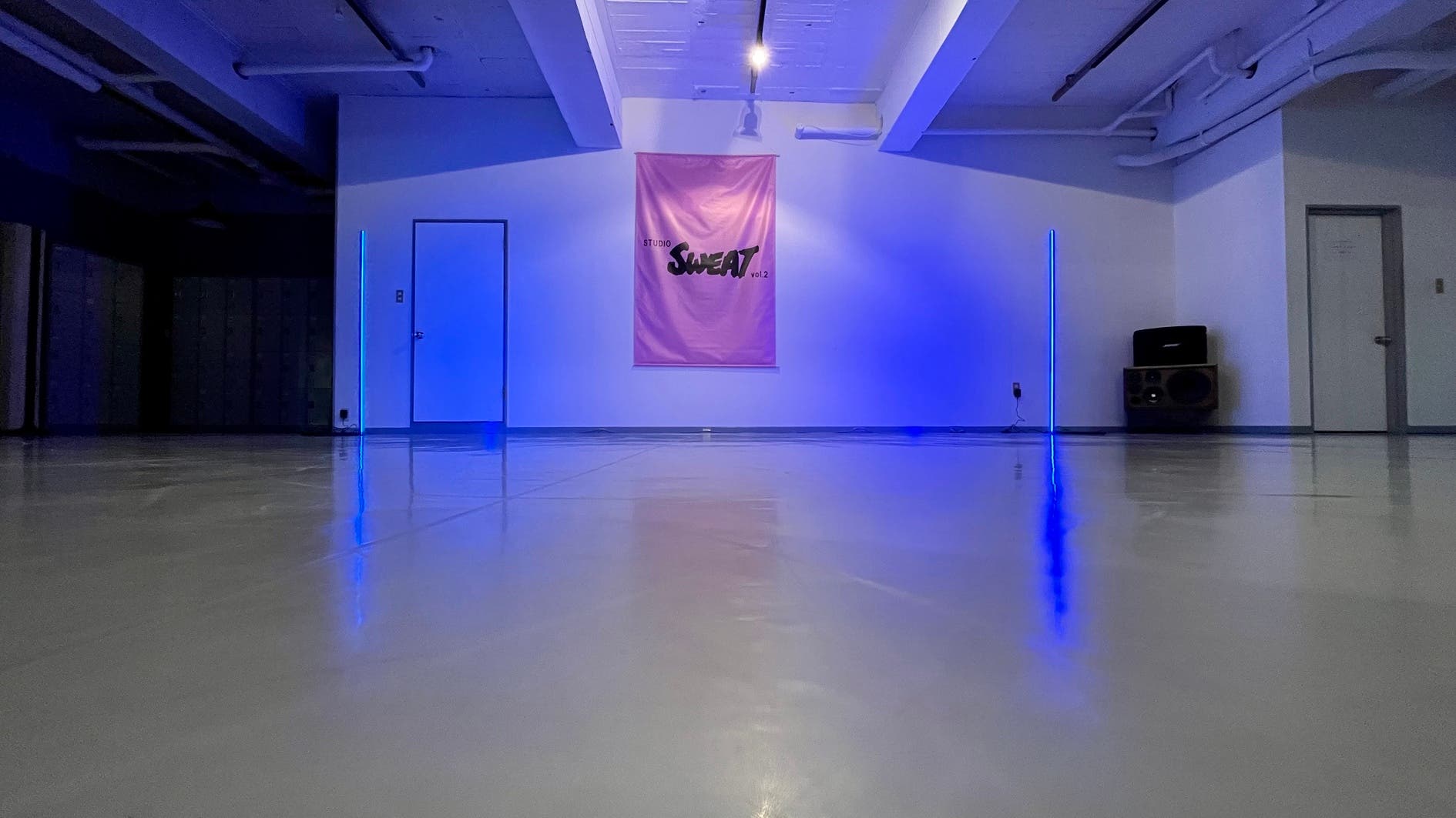 横須中央駅徒歩3分！！広いレンタルダンススタジオです！全面鏡張り23m舞台リハーサルにも最適です。の写真12