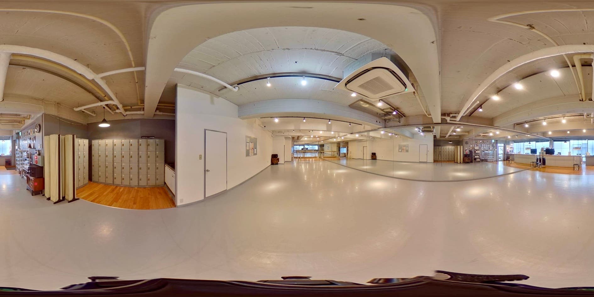 横須中央駅徒歩3分！！広いレンタルダンススタジオです！全面鏡張り23m舞台リハーサルにも最適です。の写真19