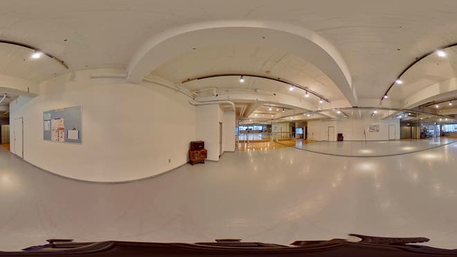 横須中央駅徒歩3分!!広いレンタルダンススタジオです!全面鏡張り23m舞台リハーサルにも最適です。の写真4