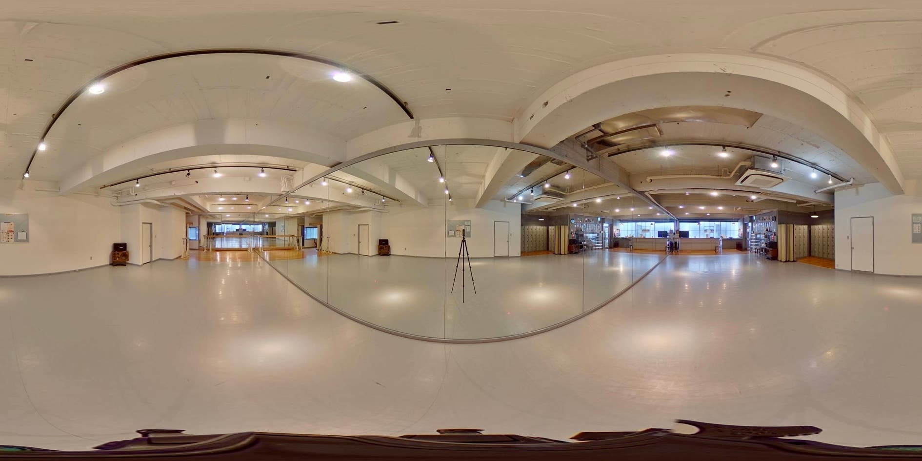 横須中央駅徒歩3分！！広いレンタルダンススタジオです！全面鏡張り23m舞台リハーサルにも最適です。の写真20