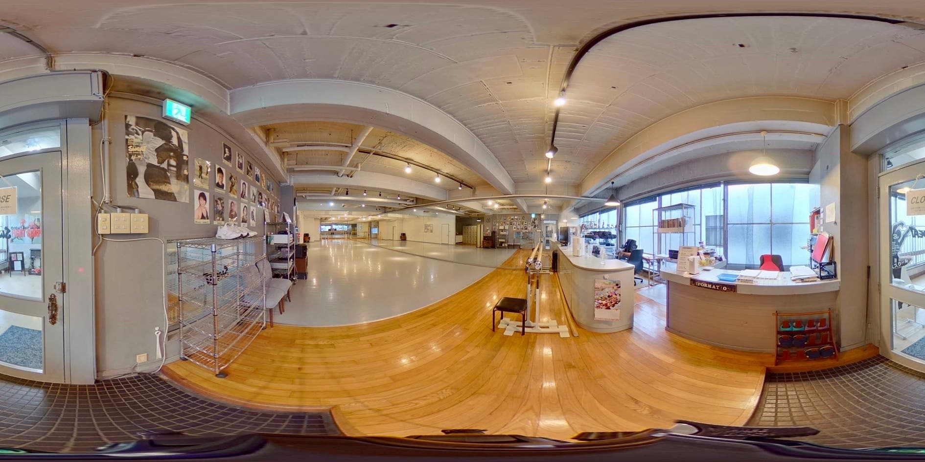 横須中央駅徒歩3分！！広いレンタルダンススタジオです！全面鏡張り23m舞台リハーサルにも最適です。の写真6