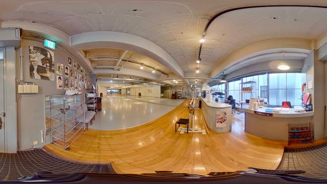 横須中央駅徒歩3分!!広いレンタルダンススタジオです!全面鏡張り23m舞台リハーサルにも最適です。の写真6