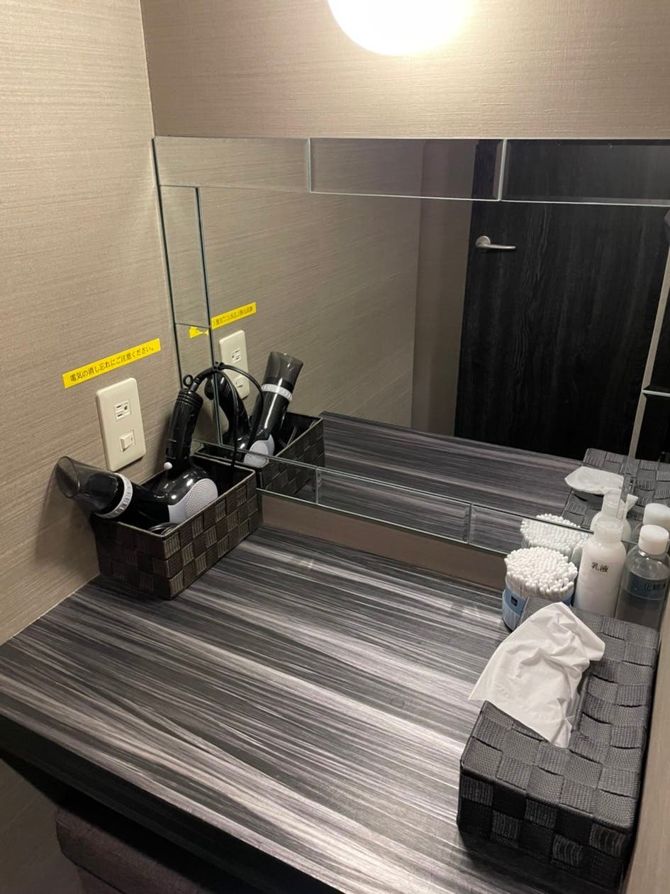 【広尾駅から徒歩6分】地下にある赤と黒を基調とした内装で高級感あふれる隠れ家的ジムの写真5