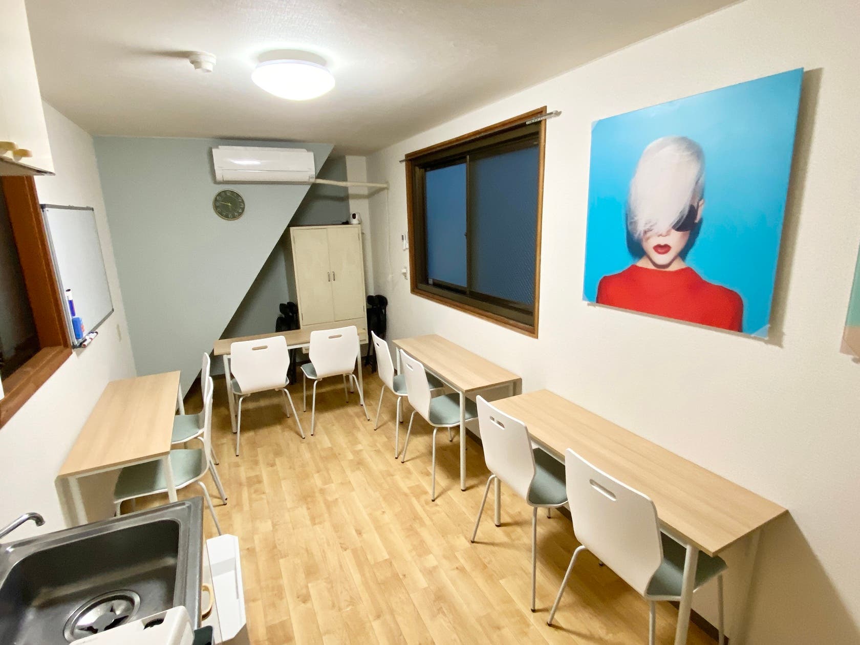 小倉駅から徒歩4分！12名着席可能でテレワークに最適な綺麗なレンタル会議室の写真7