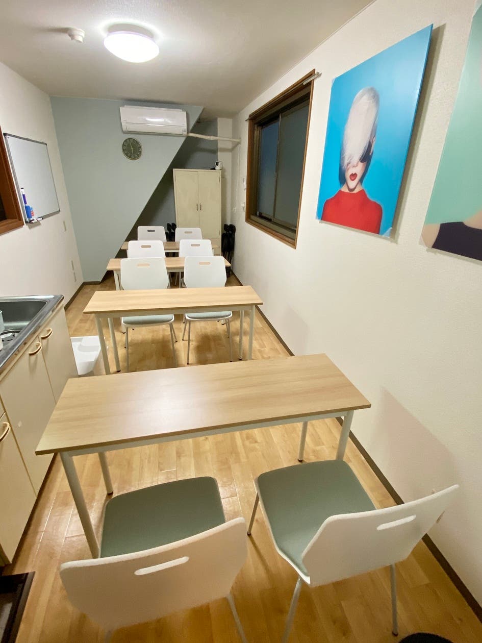 小倉駅から徒歩4分！12名着席可能でテレワークに最適な綺麗なレンタル会議室の写真13