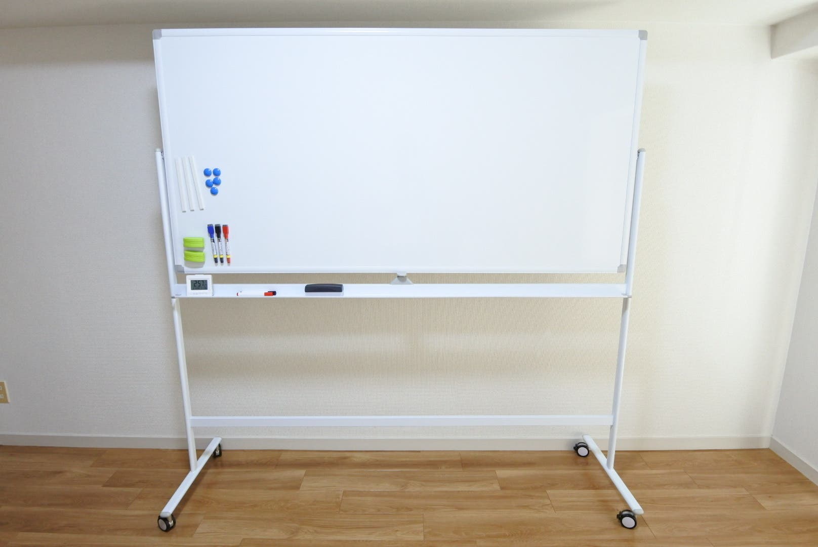 天神駅4分｜充実備品＆使いやすさ◎の貸し会議室｜光Wi-Fi/ホワイトボード/姿見/プロジェクター/モニター|会議|作業etc.の写真6