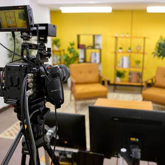 ２つの背景 × 豊富なセット、個性あふれる撮影体験。中央区築地の配信スタジオの写真9