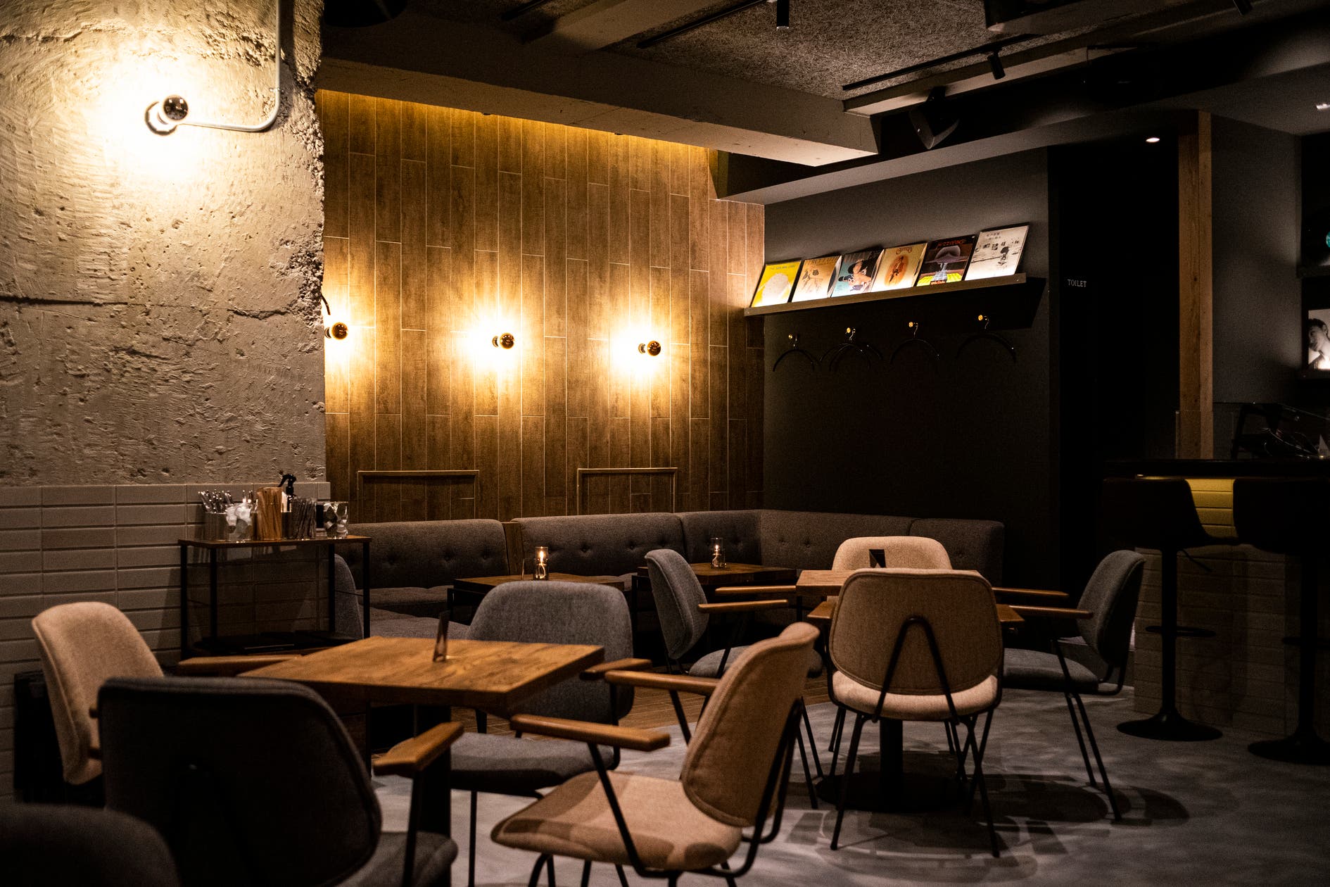 【音響設備・大型スクリーン完備！】60名まで収容可能のお洒落なSOUND BARの写真10