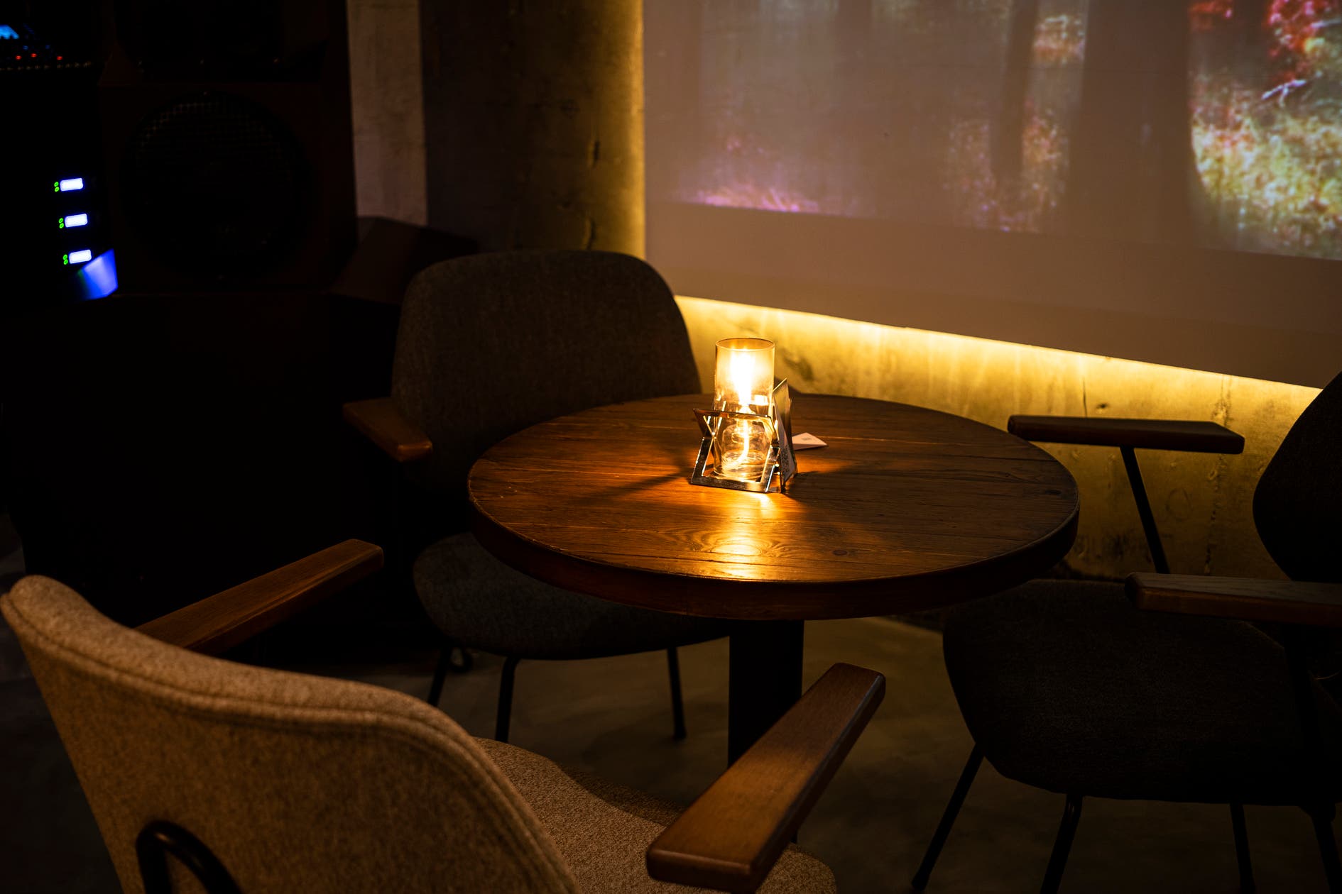 【音響設備・大型スクリーン完備！】60名まで収容可能のお洒落なSOUND BARの写真9