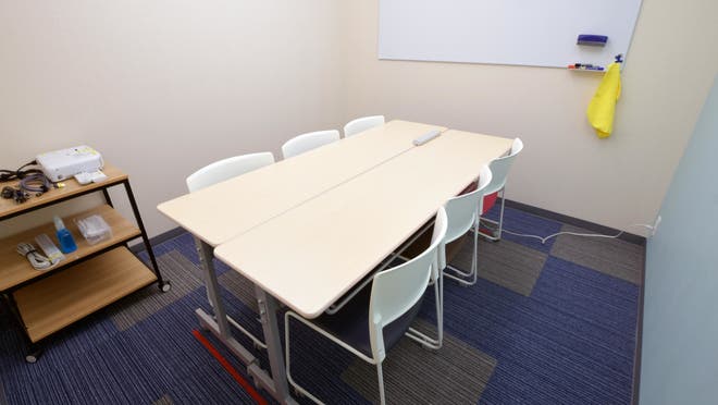 【博多駅徒歩3分】定員6名+予備椅子有!プロジェクター含む備品・高速Wi-Fi無料!301会議室の写真6