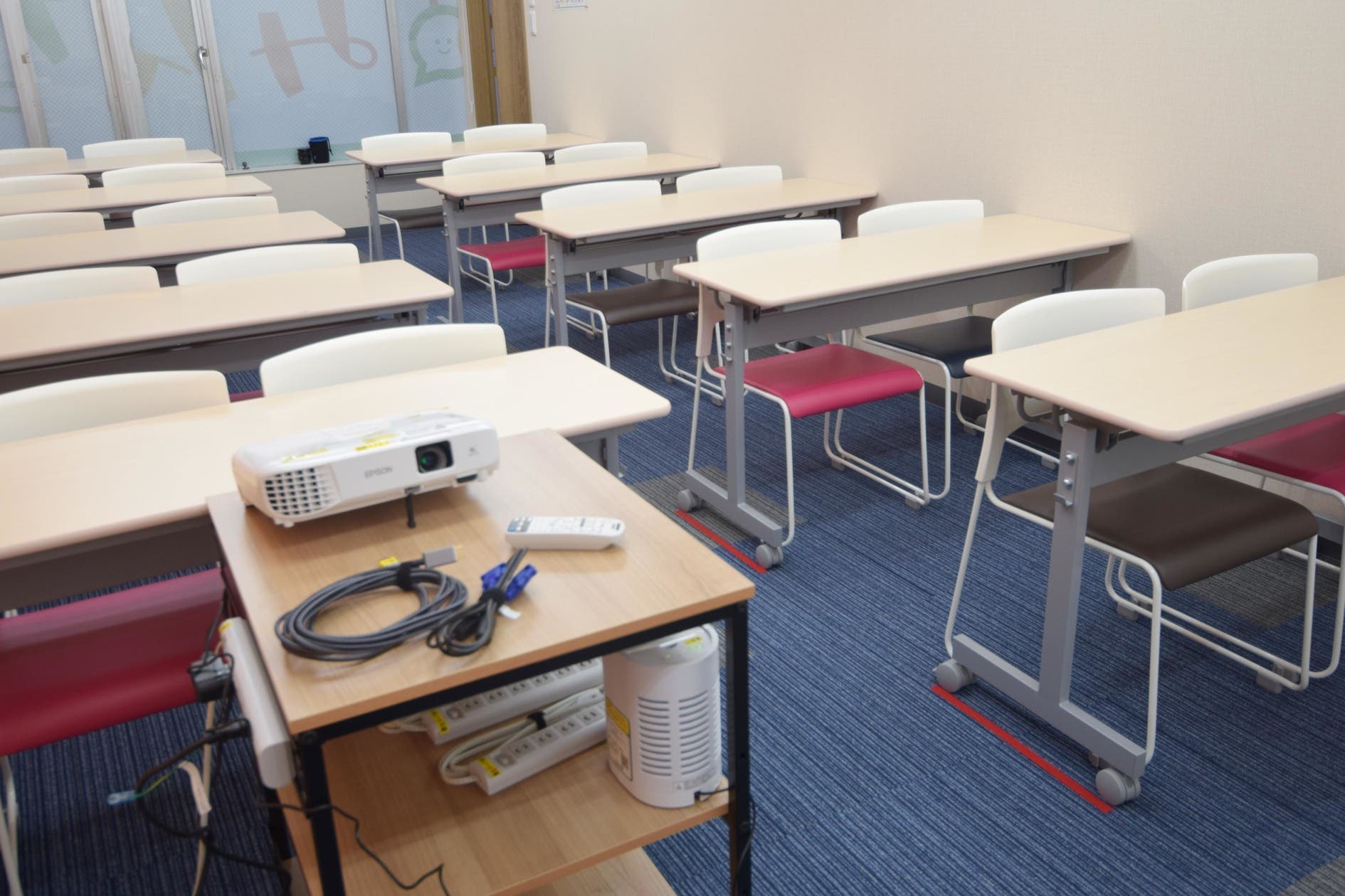 【博多駅徒歩3分】定員20名+予備椅子有り！プロジェクター含む備品・高速Wi-Fi無料！302会議室の写真6