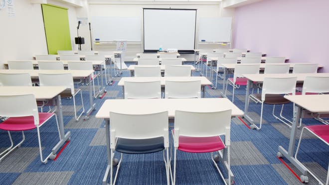 【博多駅徒歩3分】定員49名+予備椅子有り!プロジェクター含む備品・高速Wi-Fi無料!303会議室の写真5