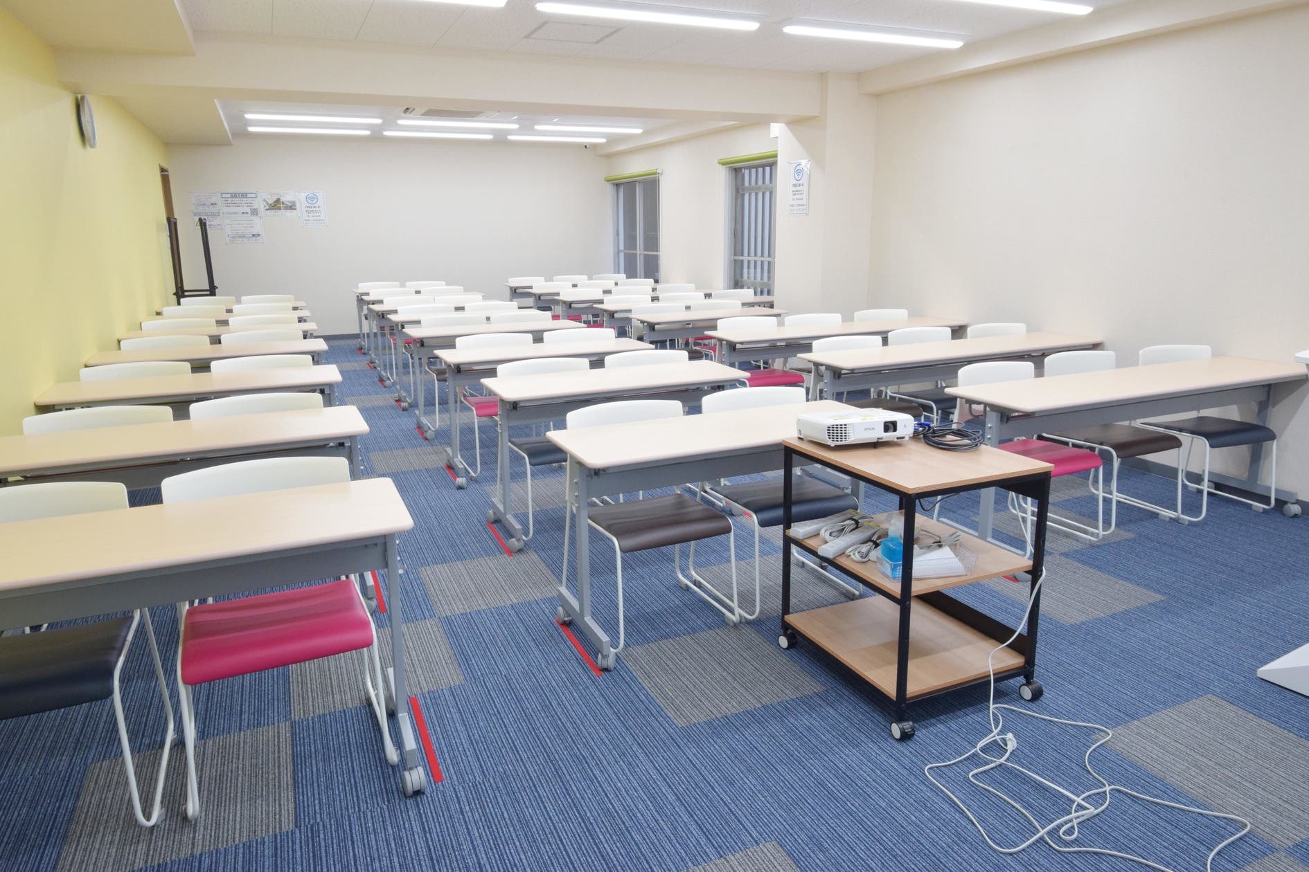 【博多駅徒歩3分】定員53名+予備椅子有り！プロジェクター含む備品・高速Wi-Fi無料！304会議室の写真7