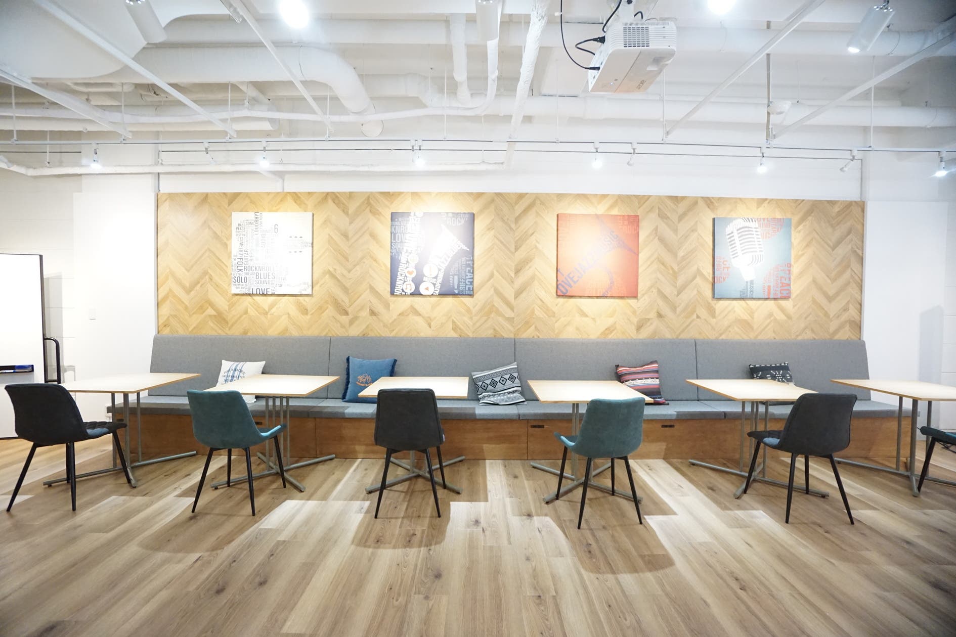 ✨OPEN SALE✨＜EXPRESSION＞ソファ席1：リモートワークや勉強に！高速光Wi-Fi設置！神保町駅徒歩3分の写真3