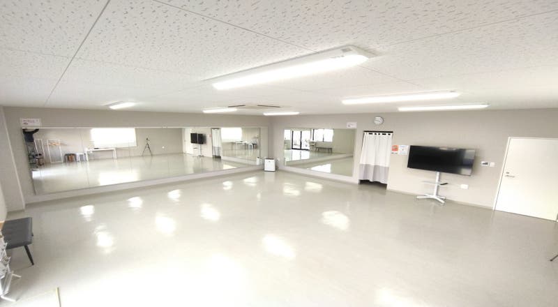 【レインボー店】ダンスができるスタジオ⭐大型ミラー⭐駐車場完備⭐当日予約可|低価格⭐エアコン⭐撮影⭐親切対応⭐見学歓迎