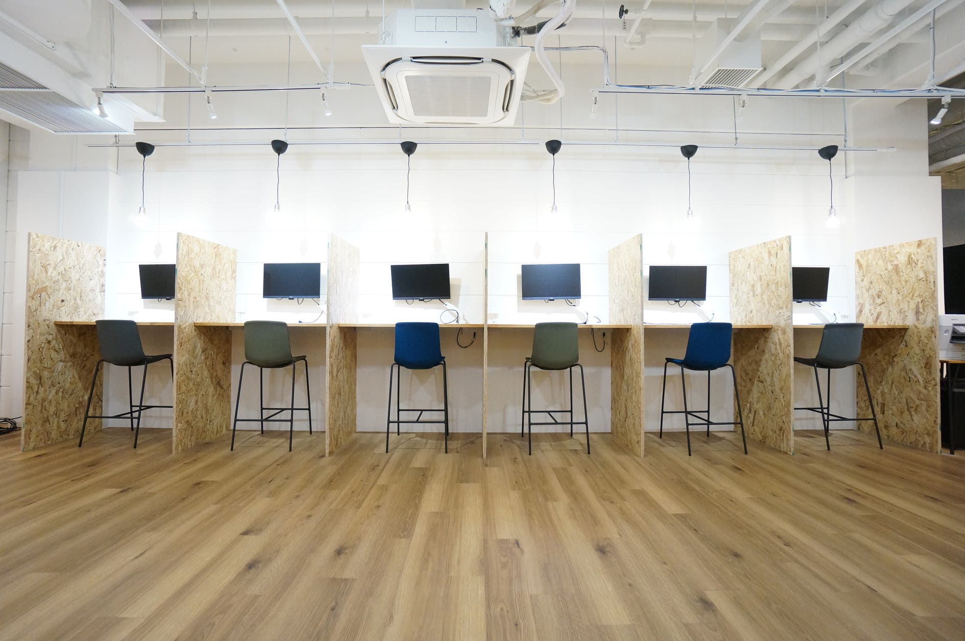 ✨OPEN SALE✨＜EXPRESSION＞カウンター席5：テレワークや勉強に！高速Wi-Fi/モニタ/神保町駅徒歩3分の写真1