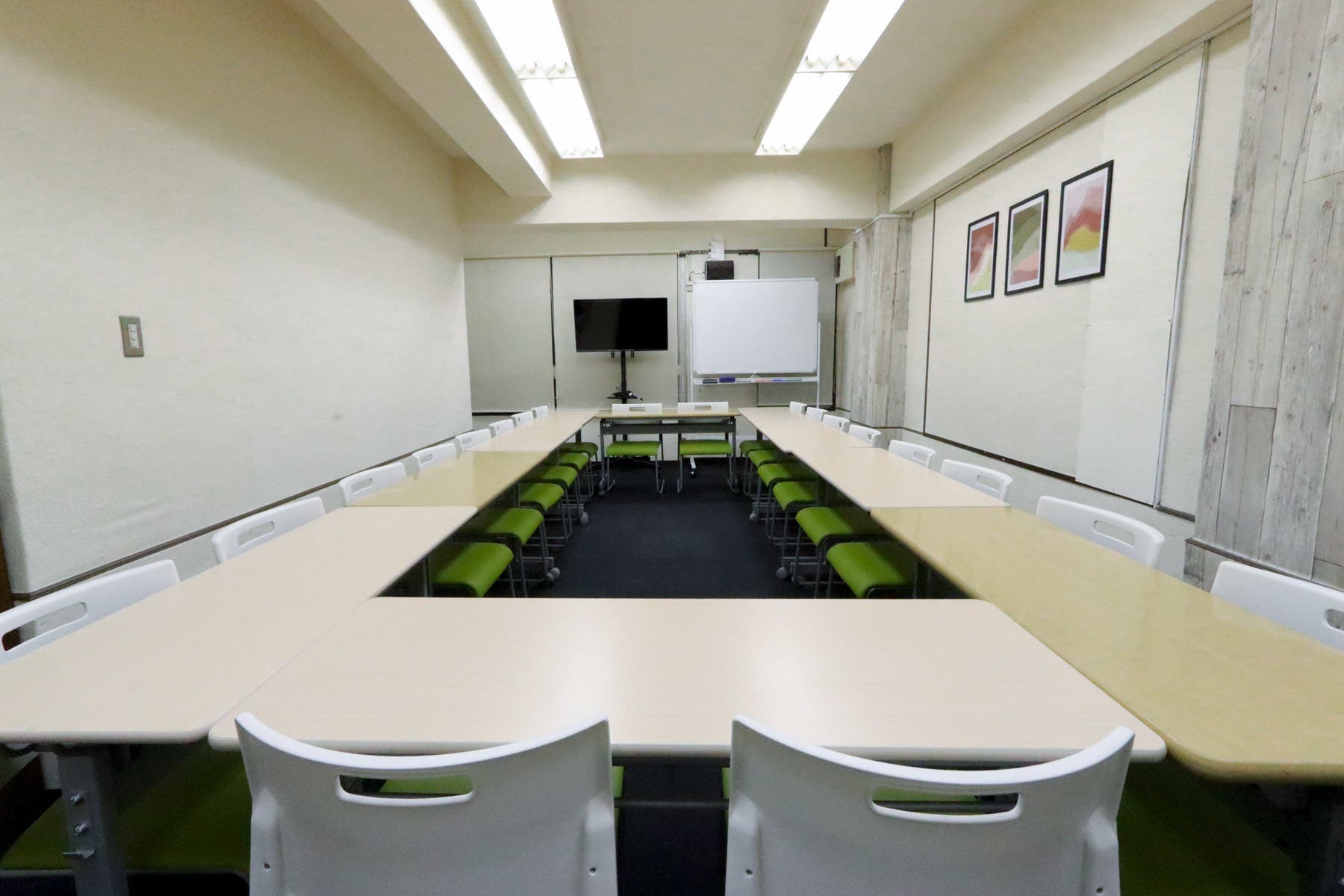 【東京駅2分・地下出口からすぐ・最安】セミナーに！大型モニター・マイク・WiFi全て無料！ふれあい貸し会議室 八重洲No11の写真6