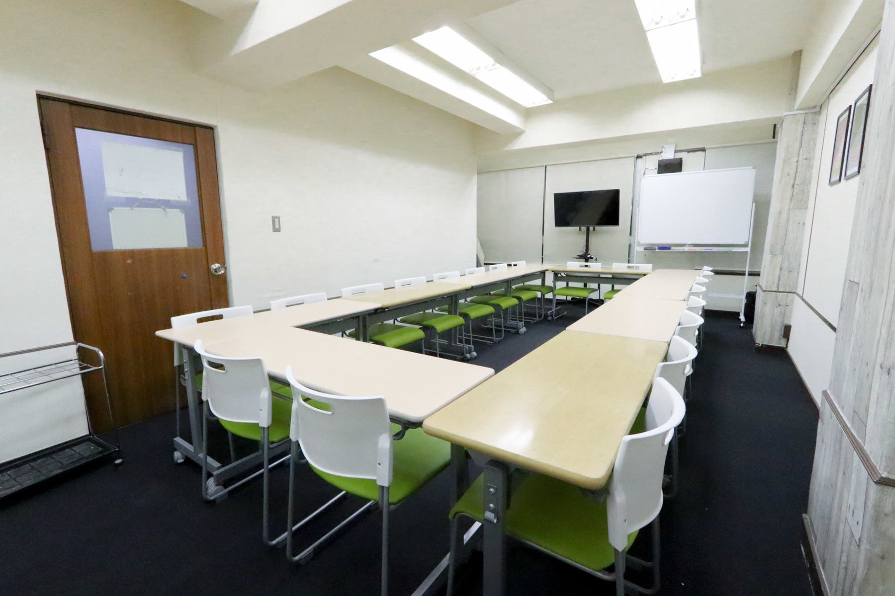 【東京駅2分・地下出口からすぐ・最安】セミナーに！大型モニター・マイク・WiFi全て無料！ふれあい貸し会議室 八重洲No11の写真10