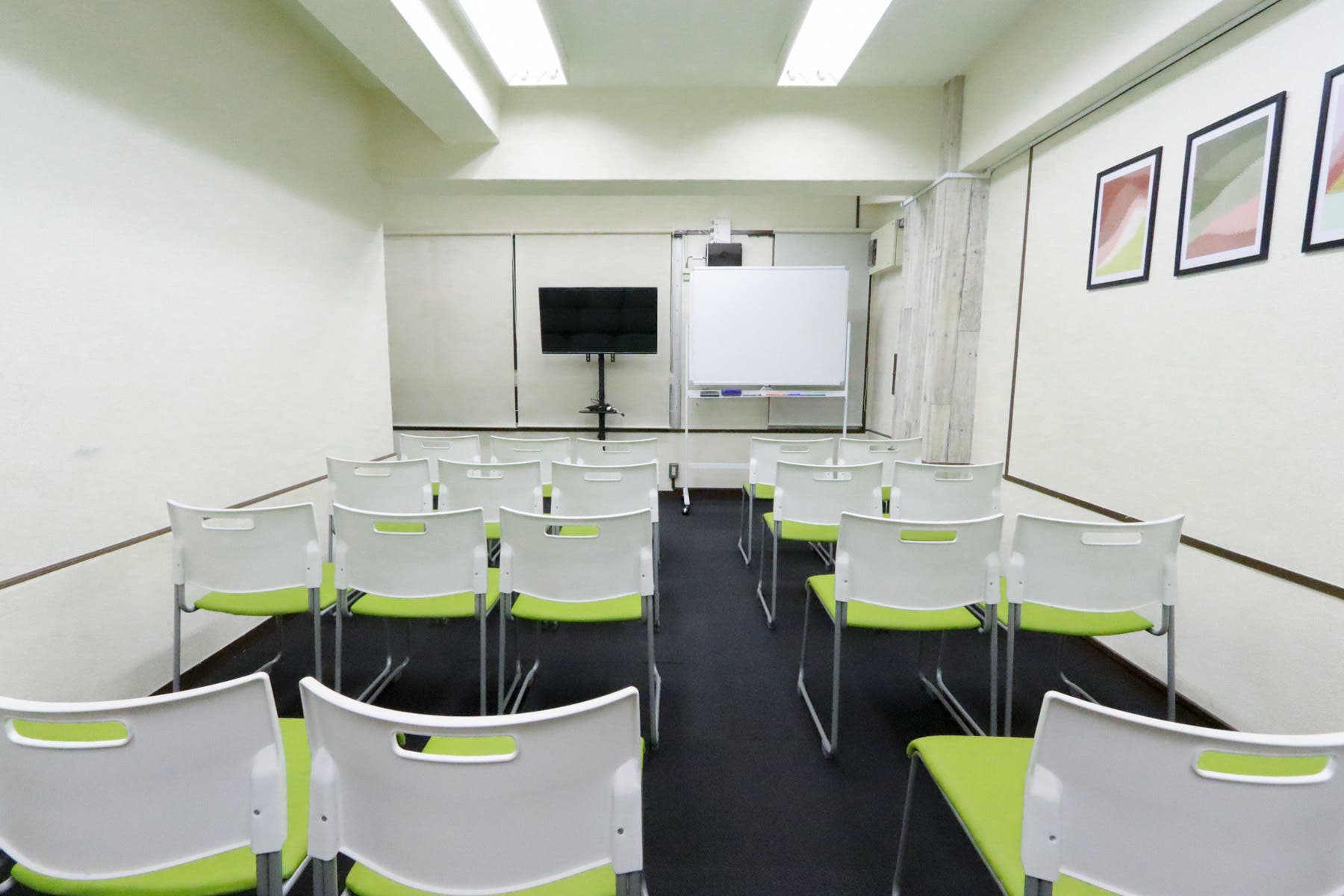 【東京駅2分・地下出口からすぐ・最安】セミナーに！大型モニター・マイク・WiFi全て無料！ふれあい貸し会議室 八重洲No11の写真11