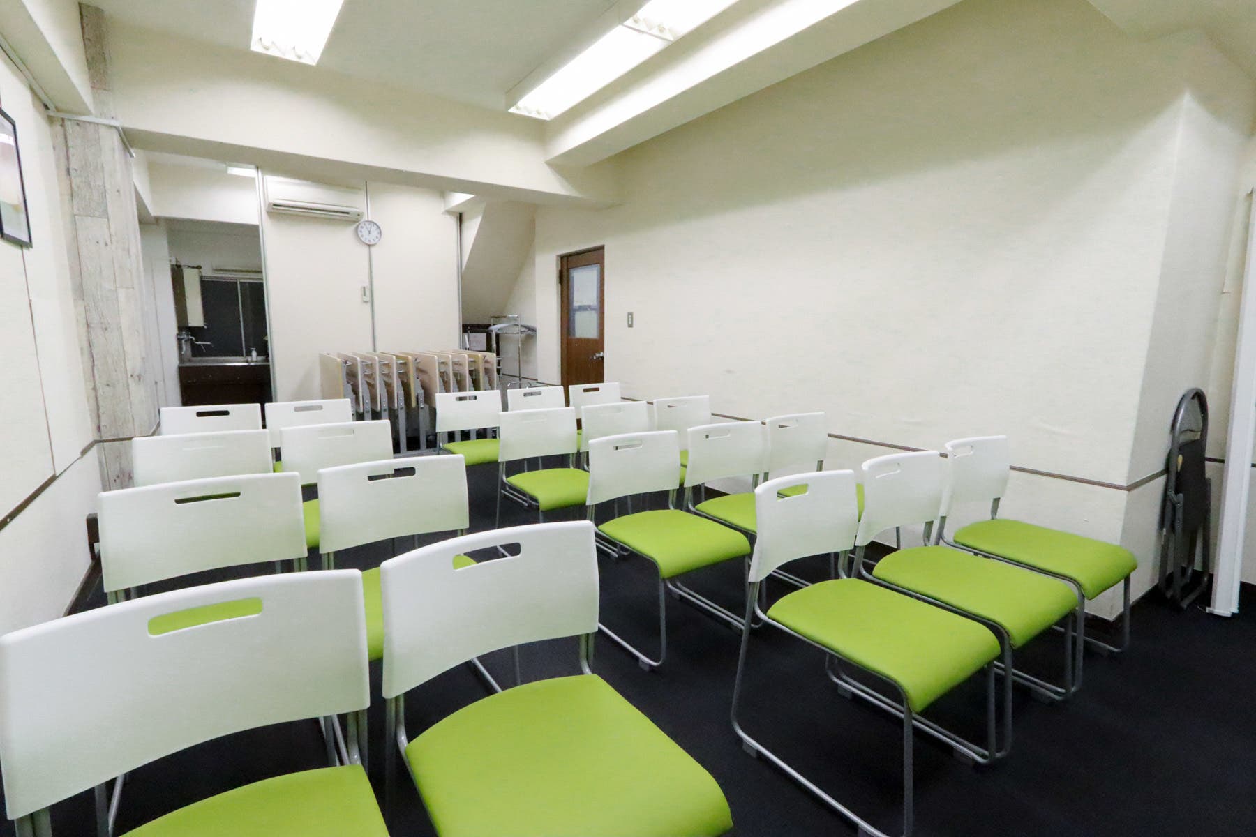 【東京駅2分・地下出口からすぐ・最安】セミナーに！大型モニター・マイク・WiFi全て無料！ふれあい貸し会議室 八重洲No11の写真13