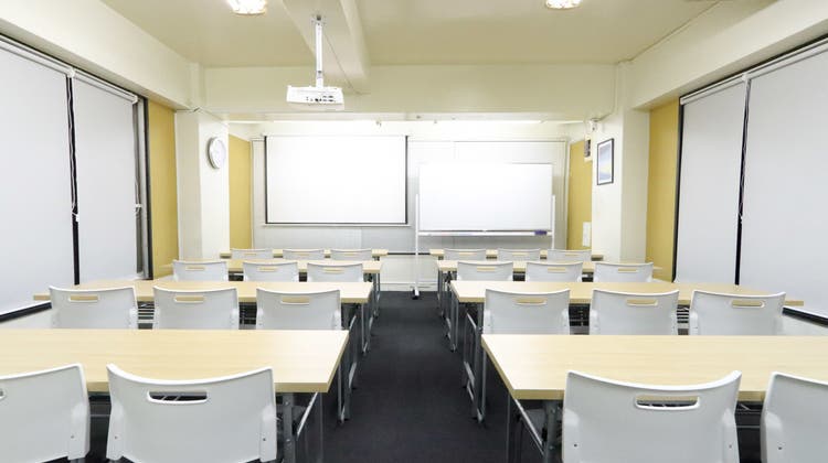 【東京駅2分・地下出口すぐ!改装済!38名】プロジェクター・マイク・スピーカー・WiFi無料!ふれあい貸し会議室 八重洲No14の写真1