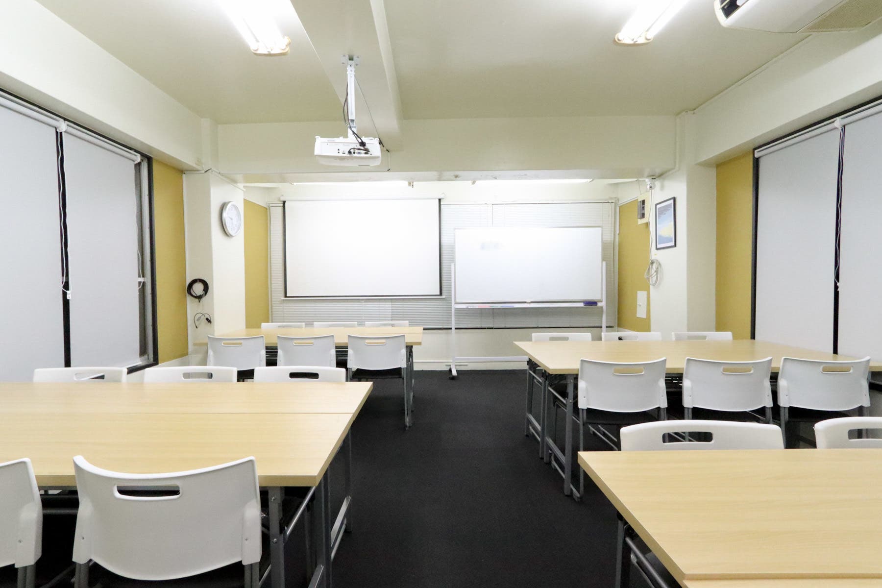 【東京駅2分・地下出口すぐ！改装済！38名】プロジェクター・マイク・スピーカー・WiFi無料！ふれあい貸し会議室 八重洲No14の写真5