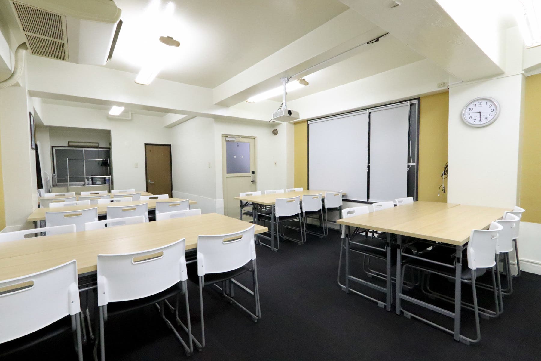 【東京駅2分・地下出口すぐ！改装済！38名】プロジェクター・マイク・スピーカー・WiFi無料！ふれあい貸し会議室 八重洲No14の写真6