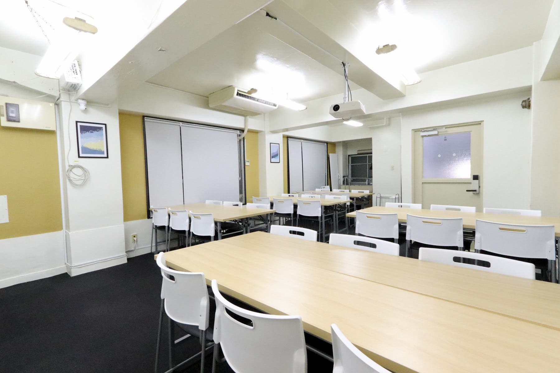 【東京駅2分・地下出口すぐ！改装済！38名】プロジェクター・マイク・スピーカー・WiFi無料！ふれあい貸し会議室 八重洲No14の写真7