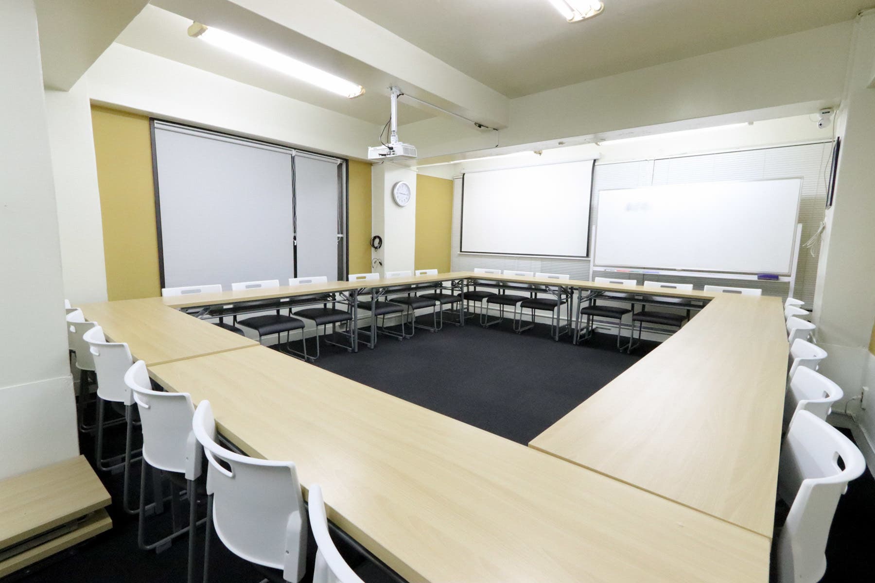 【東京駅2分・地下出口すぐ！改装済！38名】プロジェクター・マイク・スピーカー・WiFi無料！ふれあい貸し会議室 八重洲No14の写真9