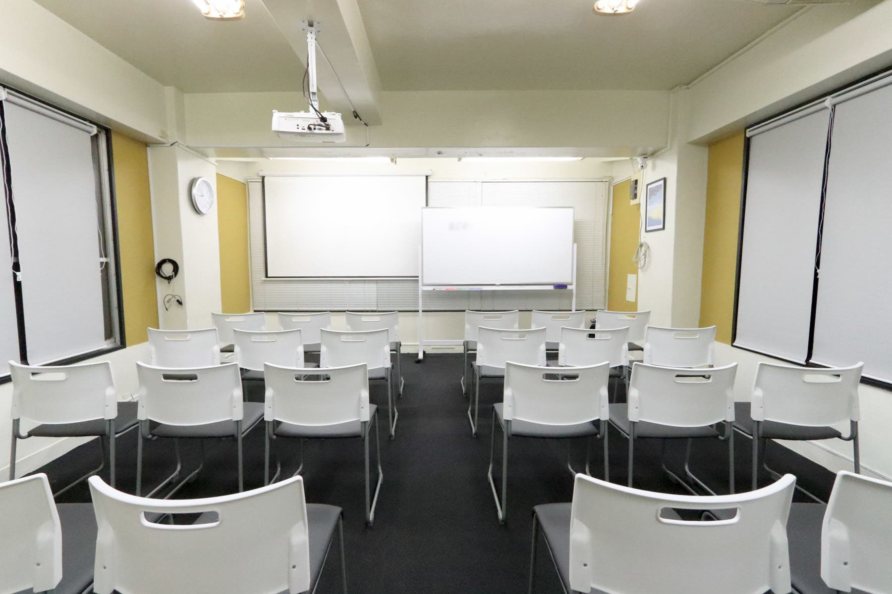 【東京駅2分・地下出口すぐ！改装済！38名】プロジェクター・マイク・スピーカー・WiFi無料！ふれあい貸し会議室 八重洲No14の写真10