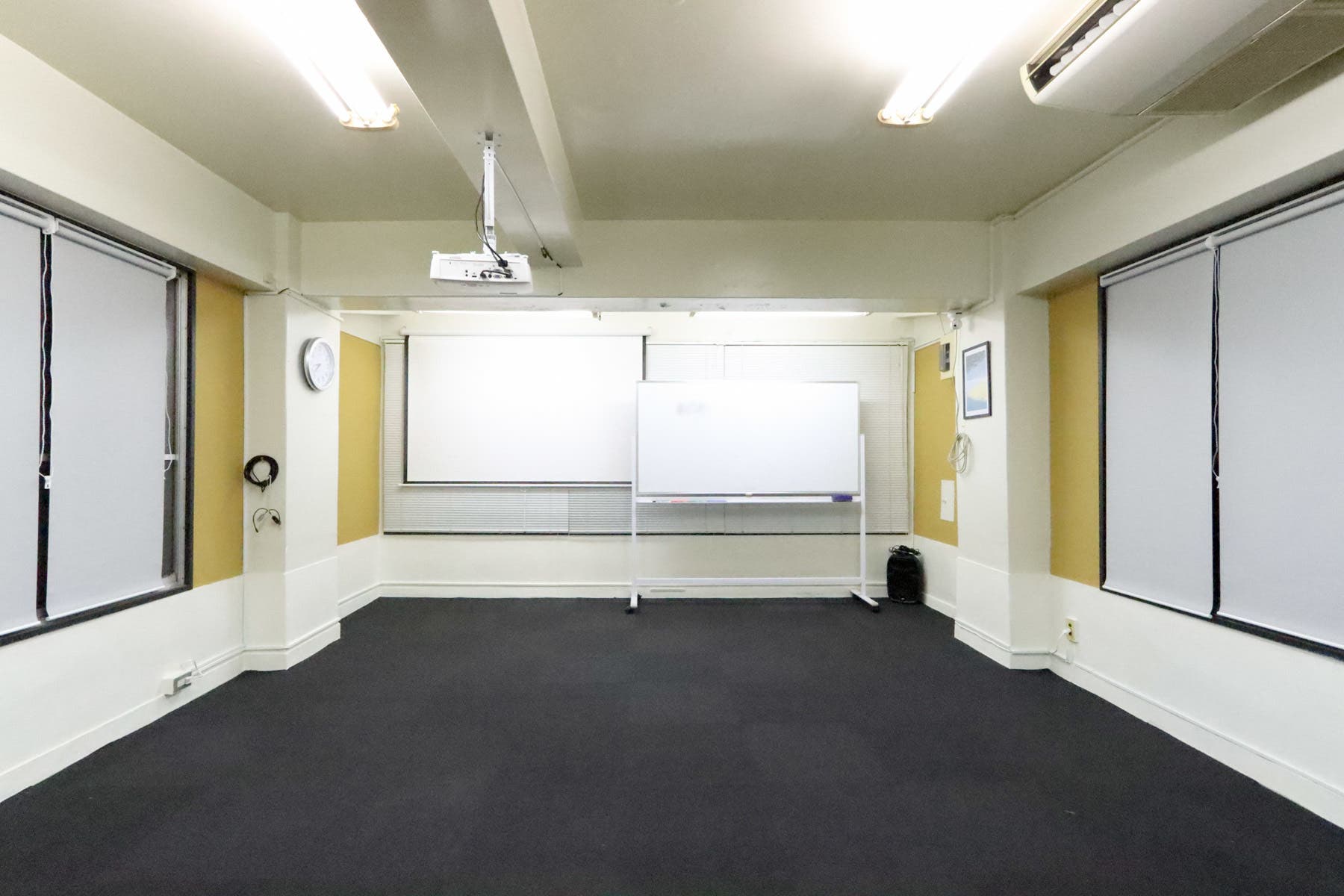 【東京駅2分・地下出口すぐ！改装済！38名】プロジェクター・マイク・スピーカー・WiFi無料！ふれあい貸し会議室 八重洲No14の写真14