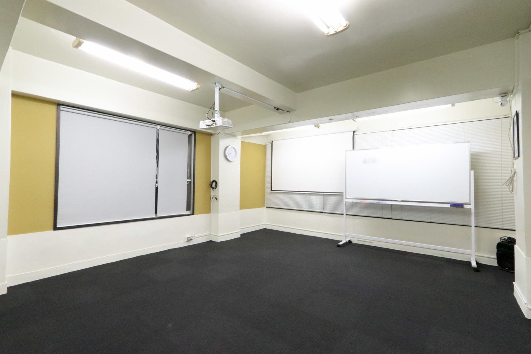 【東京駅2分・地下出口すぐ！改装済！38名】プロジェクター・マイク・スピーカー・WiFi無料！ふれあい貸し会議室 八重洲No14の写真15