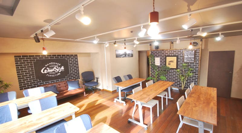 40㎡以上の広さで窓も大きく明るい！★55インチ大型液晶モニター設置★別個室あり（着替や控室に）★喫煙エリアあり
