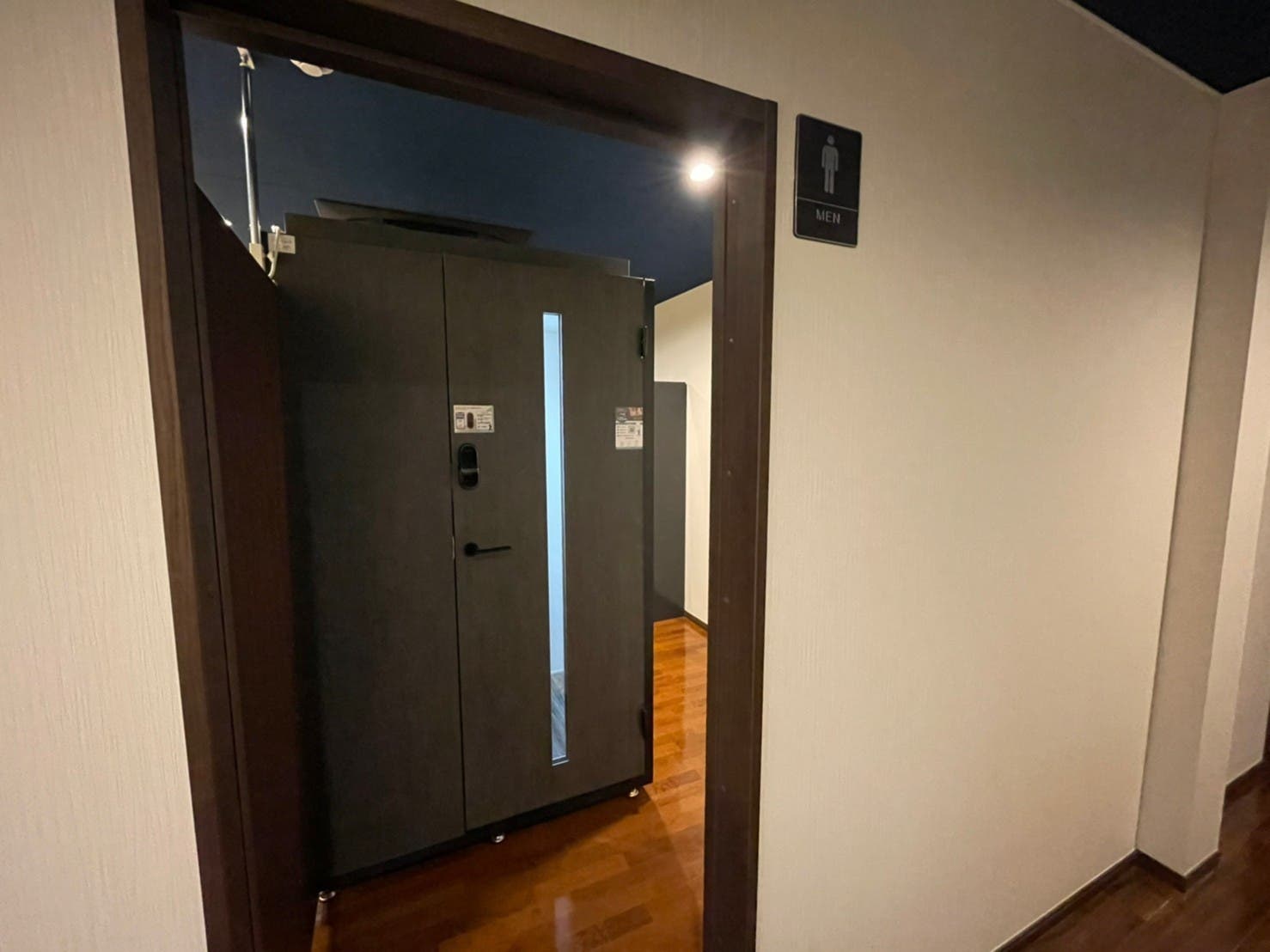 ＜RemoteworkBOX ヨガ＆パーソナルトレーニング店【No.2】＞完全個室⭐️Wi-Fi無料！テレワーク/Zoom/自習の写真3