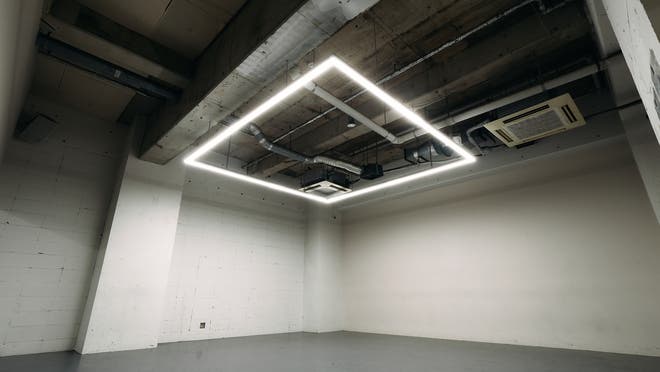 駅30秒!ベストホスト運営✨天高4mのおしゃれスペースで動画&写真撮影・ダンス・ヨガ/ 51㎡ / 24h【Aスタジオ】の写真1