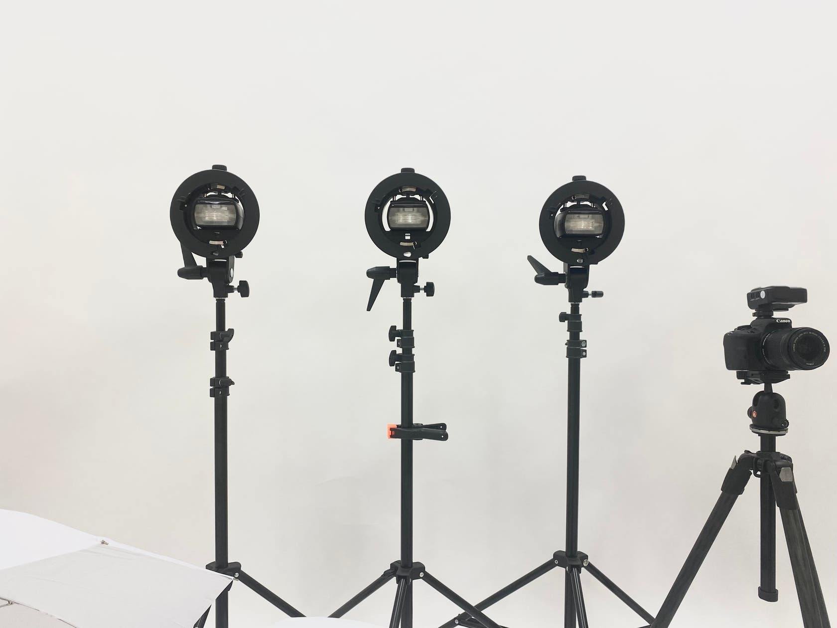 <単４電池持参必須>ストロボレンタル（Canon、Nikon、Sony対応・使用説明なし）の画像1