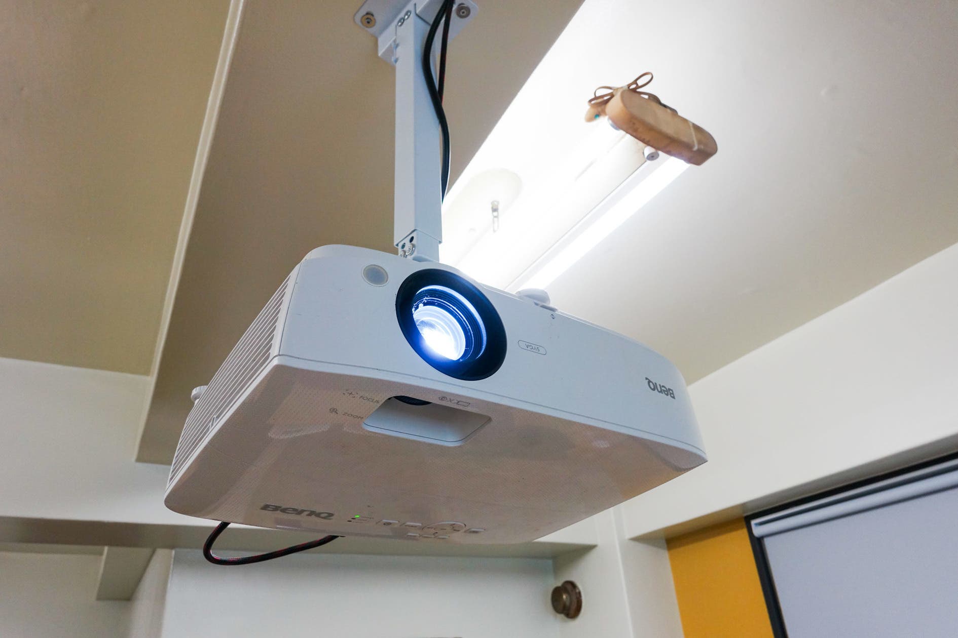 【東京駅2分・地下出口すぐ！改装済！38名】プロジェクター・マイク・スピーカー・WiFi無料！ふれあい貸し会議室 八重洲No14の写真20