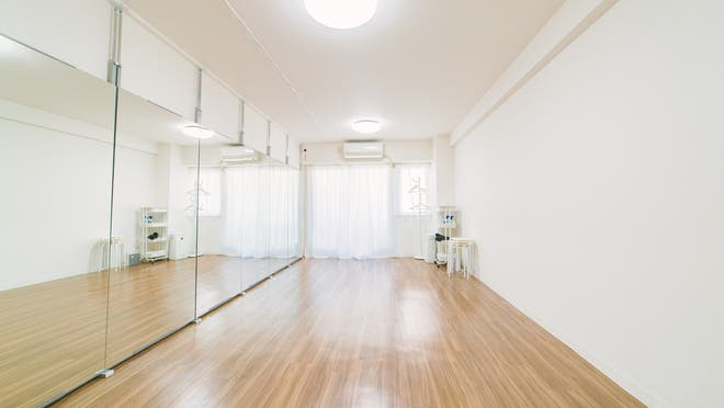 <JR渋谷駅4分>ダンスができるレンタルスタジオ/幅5.4m高さ1.8の鏡付き/少人数グループ・個人練習に最適の写真1