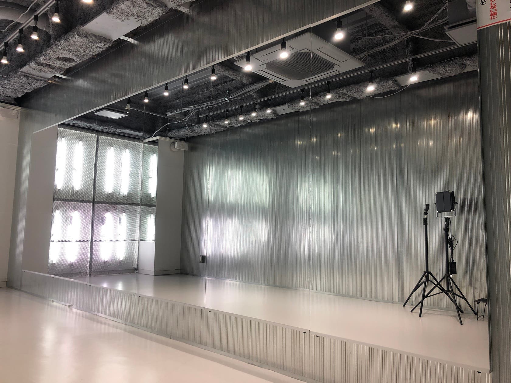 ベストホスト運営✨バックライトでシルエット撮影！Tiktok撮影に最適なレンタルスペース・ダンススタジオ！【1F】の写真6