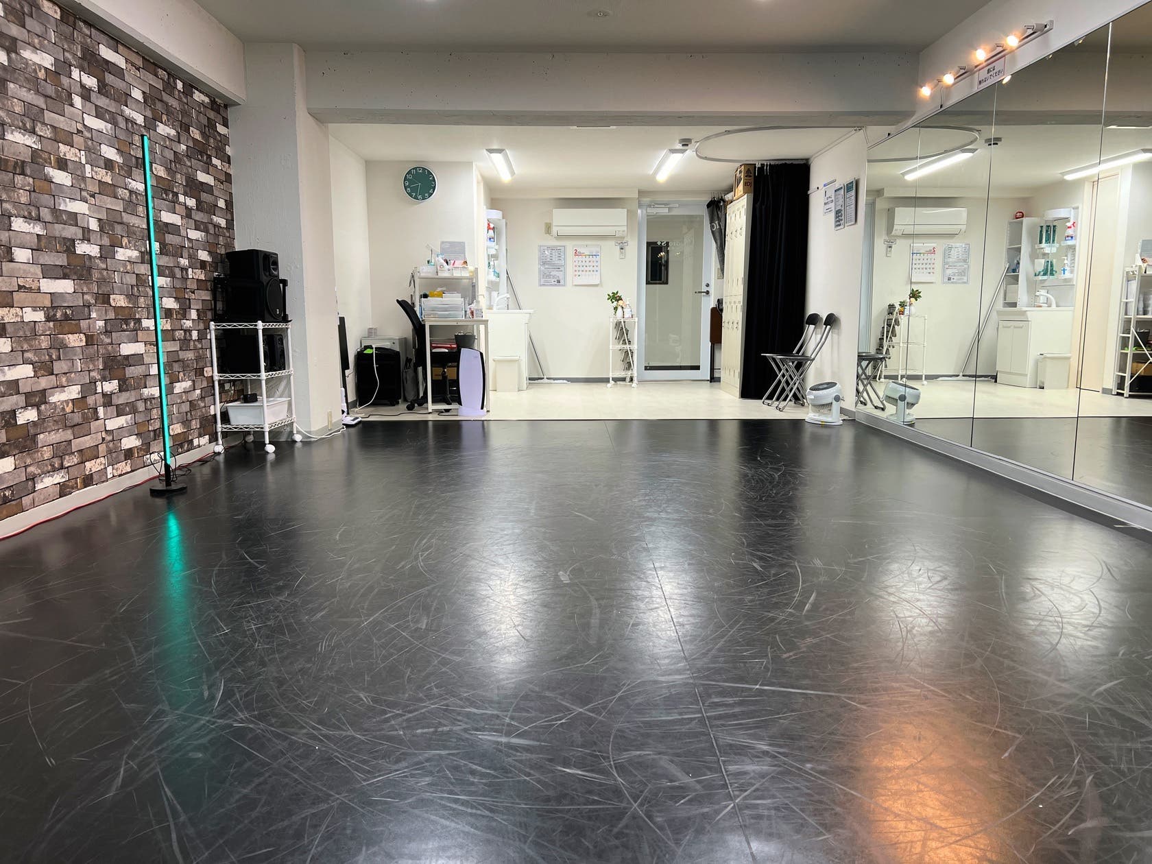 柏駅から1駅！新柏駅から徒歩30秒のダンススタジオ！おしゃれな内装と照明でSNS映え間違いなし！の写真7