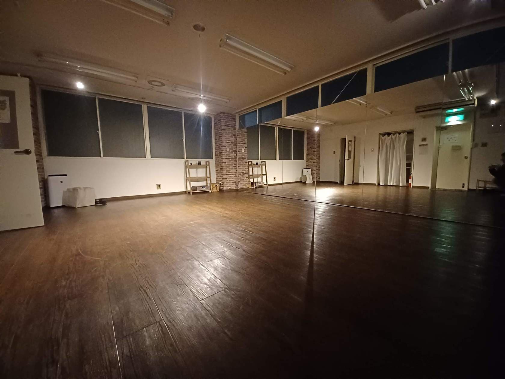 ヨコ５m×タテ２mの大型鏡アリ。JR千葉駅から徒歩圏内。ダンスやヨガに！の写真4