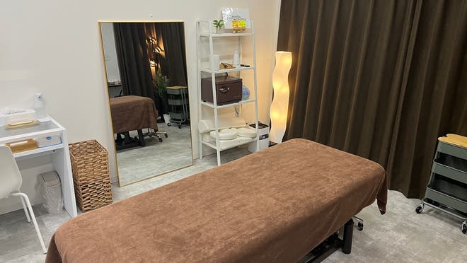 【横浜・関内駅徒歩3分】広々とした完全個室のプライベート空間✨ブラウンを基調とした良質空間🌿の写真1