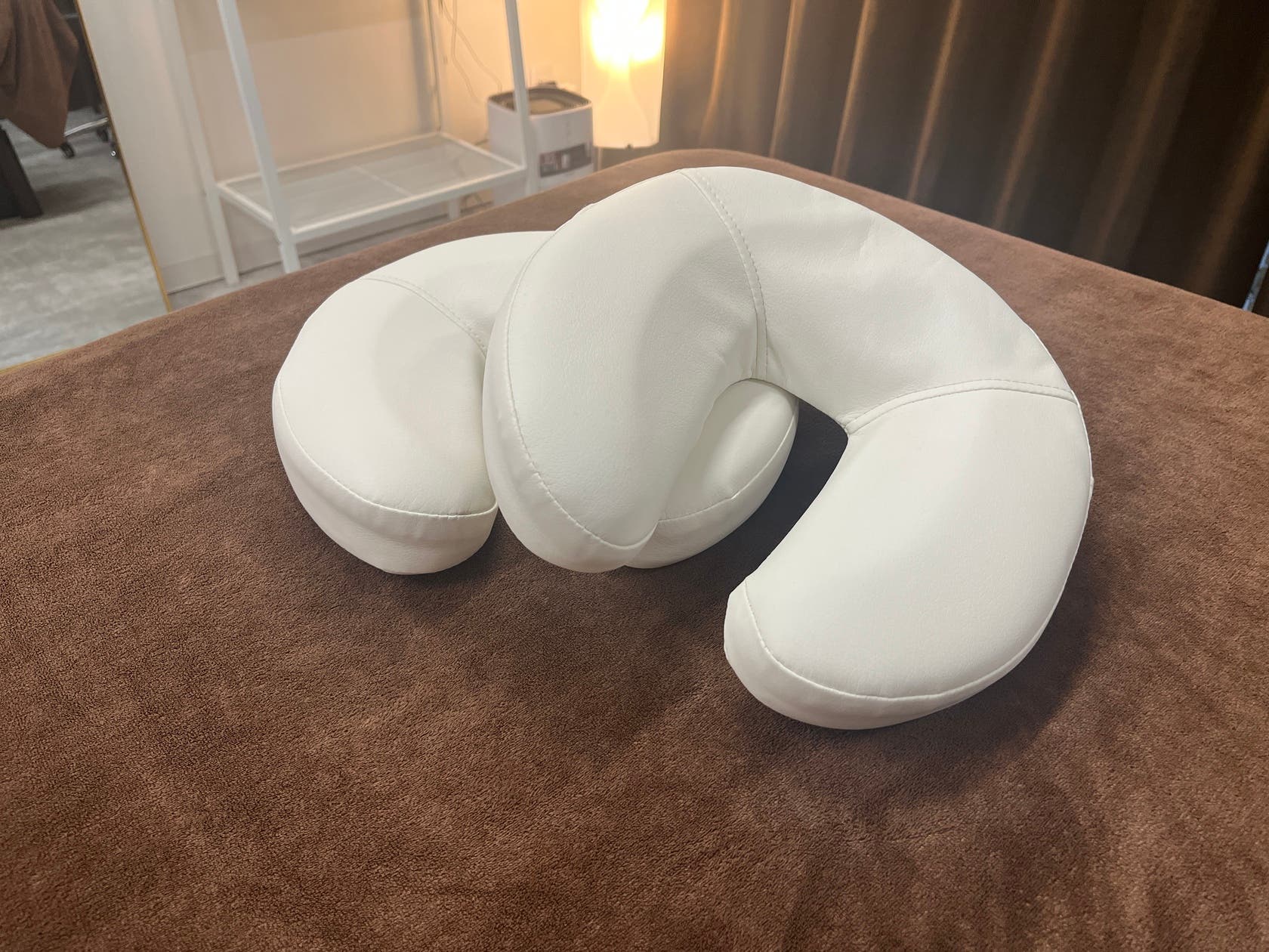 【横浜・関内駅徒歩3分】広々とした完全個室のプライベート空間✨ブラウンを基調とした良質空間🌿の写真9