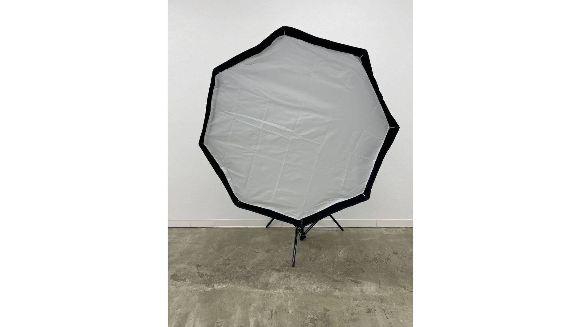 【西小倉駅から徒歩3分】＜撮影設備の整ったマルチスタジオ＞24H　撮影機材完備/メイク台/更衣室/完全個室/背景紙/小倉の写真11