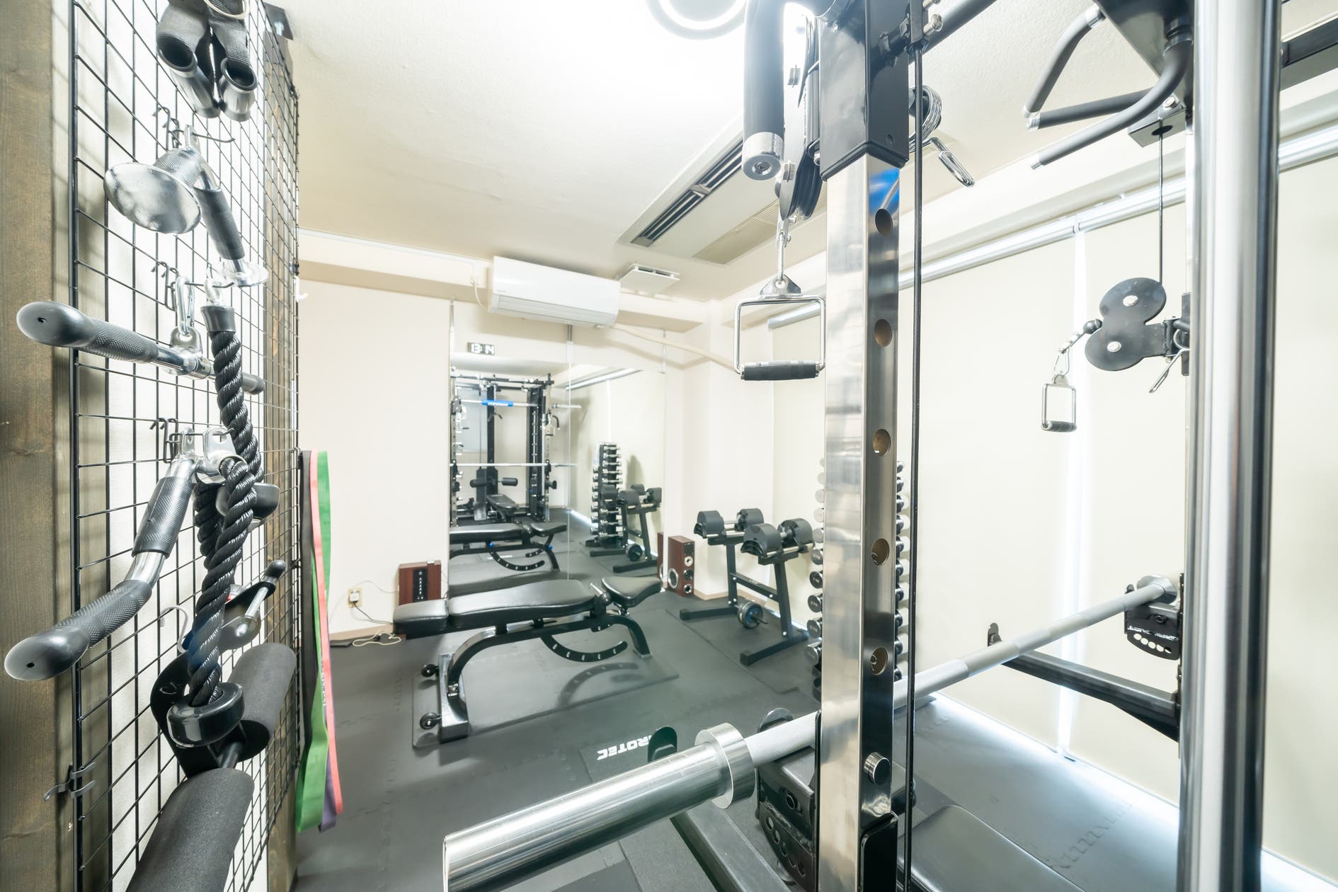 南海、地下鉄なんば駅から徒歩5～7分、24時間利用可能なレンタルジムＵＧＤの写真3