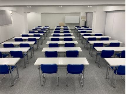 八丁堀駅、茅場町駅からも近い好立地のリーズナブルな貸会議室！（5階：52名様）の写真1